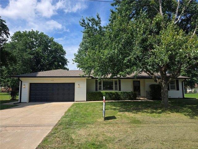 1605 E Franklin St, Clinton, MO 64735