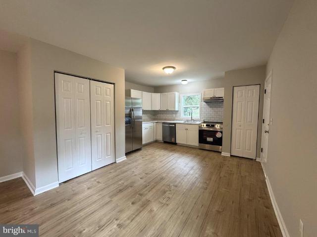 1605 Lakeview Drive