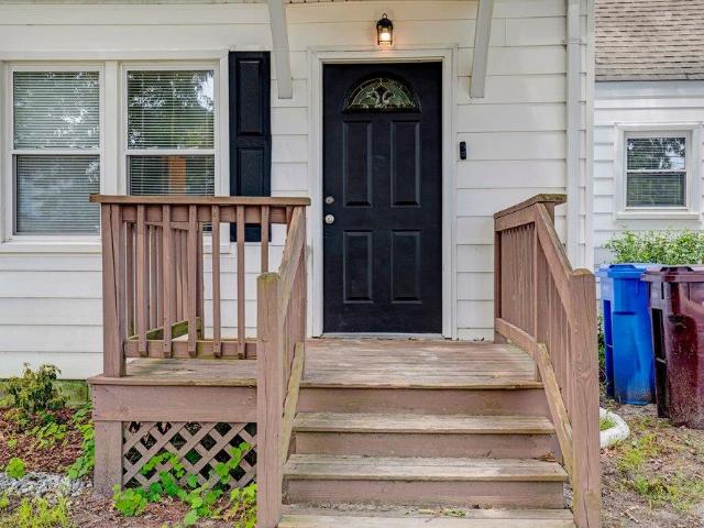 1605 Laurel AVE