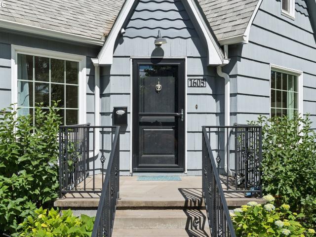 1605 summer st
