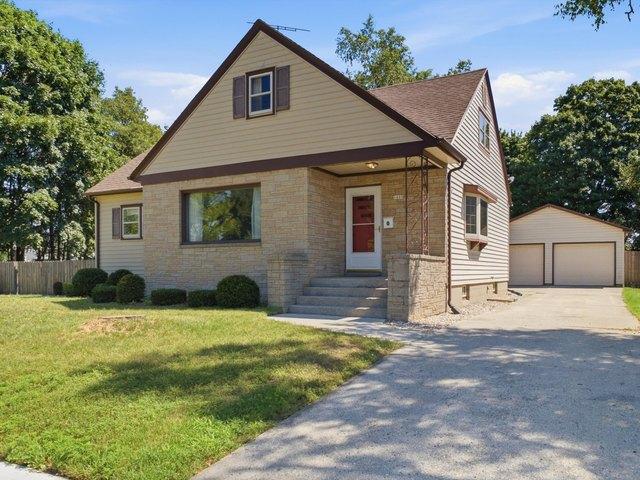 1605 S 18th St, Manitowoc, WI 54220
