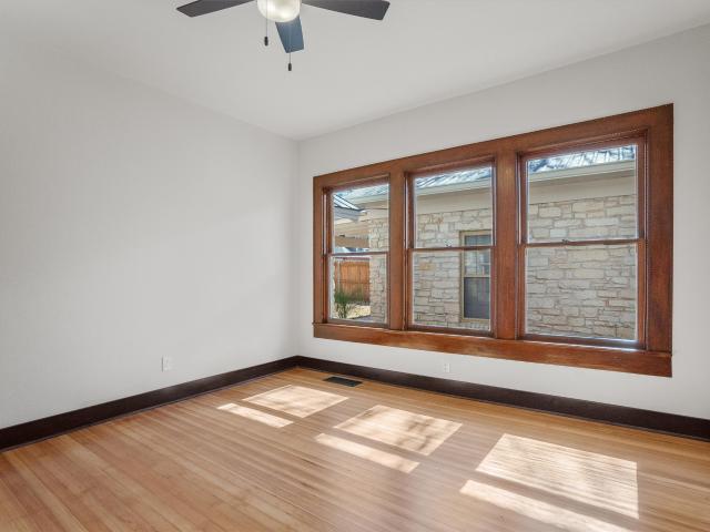 1605 S Austin Ave, Georgetown, TX 78626 | MLS #1561