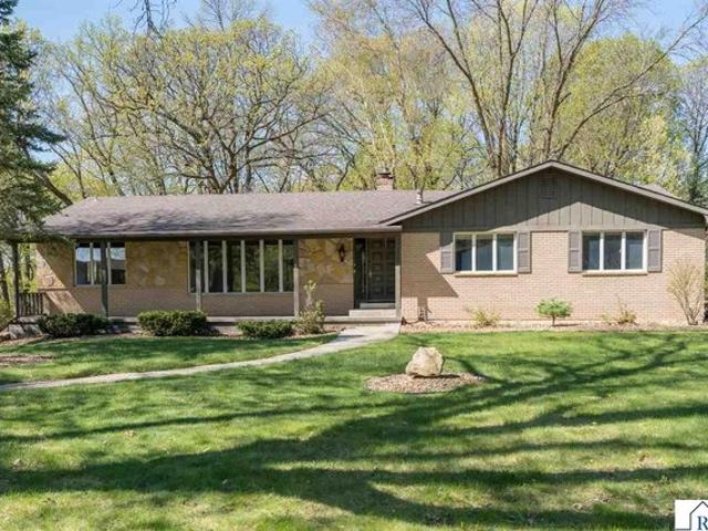 1605 Sherwood Dr, North Mankato, MN 56003