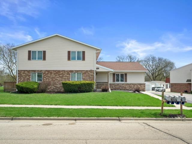 1605 Vogt Dr, West Bend, WI 53095 | MLS #1957 | Compass