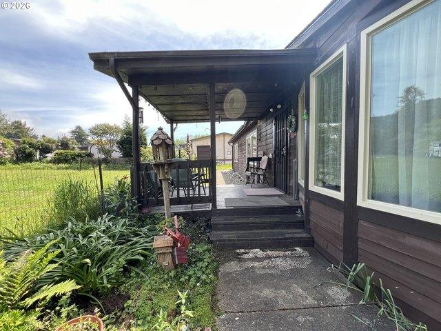 16063 Driftwood Ln Spc 10, Brookings, OR 97415