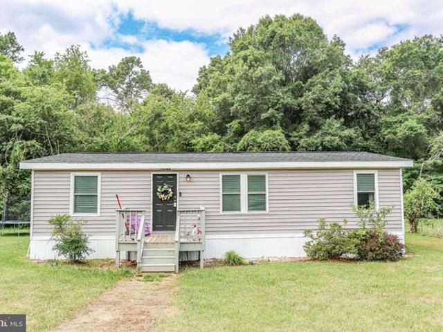 16064 Chester Ln, Bowling Green, VA 22427