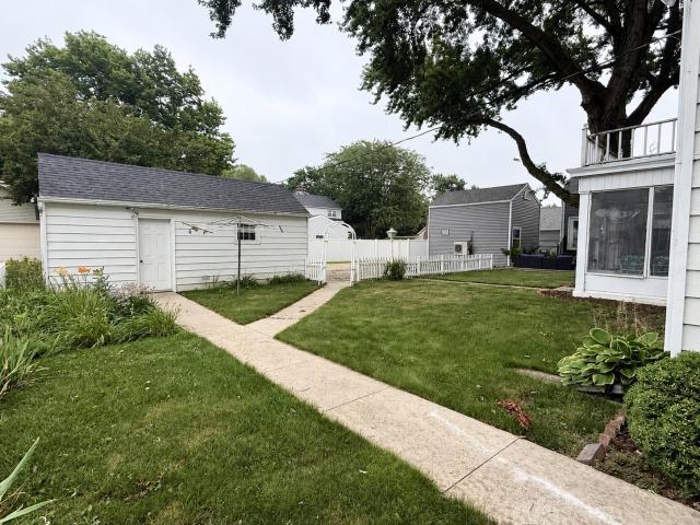 1606 N Grand Avenue