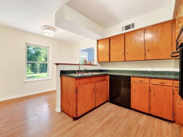1606 Comanche Trail