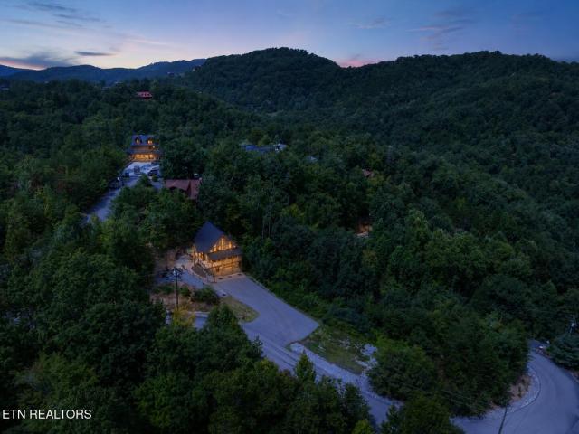 1606 Dove Wing Way