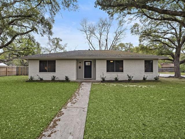 1606 E Fayle St, Baytown, TX 77520