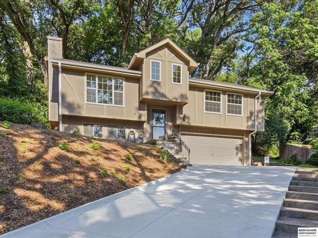 1606 Farrell Dr, Bellevue, NE 68005