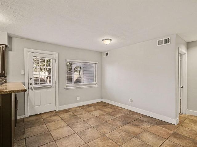 1606 Hawthorne Dr, Arlington, TX 76012 | MLS #21170