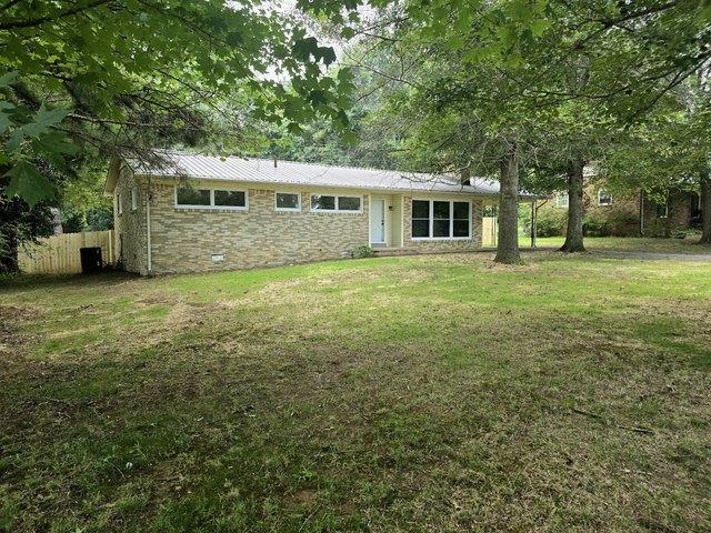 1606 Hilltop Dr, Lawrenceburg, TN 38464