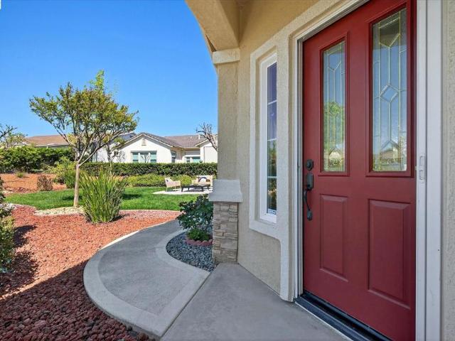 1606 Regent Dr