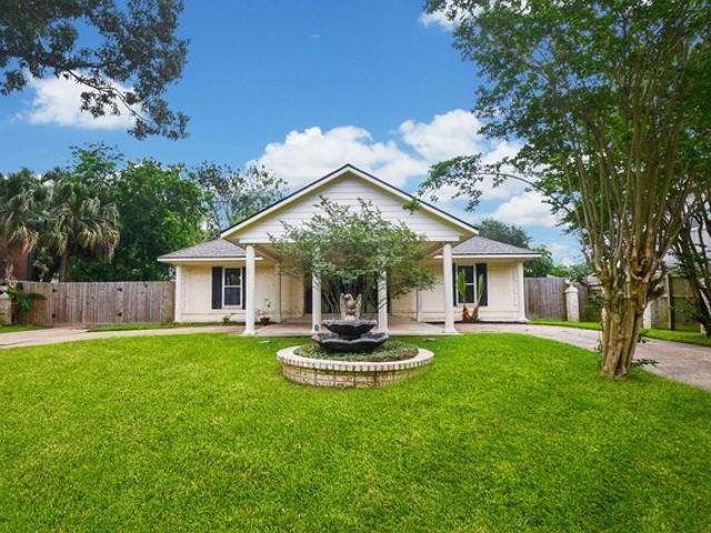 1606 W Chelsea Pl, El Lago, TX 77586