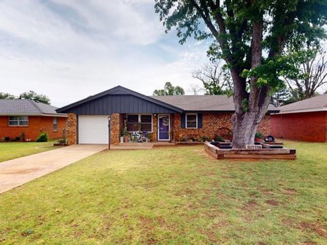 1606 21st St, Woodward, OK 73801