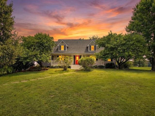 16072 Westerly Heights Dr, Wamego, KS 66547