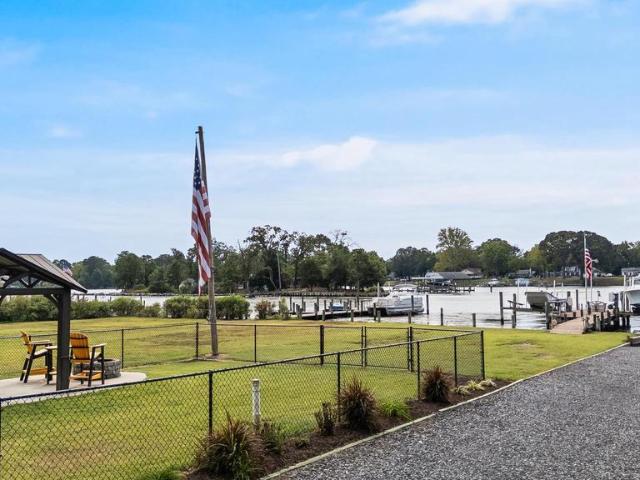 16077 Cobb Island