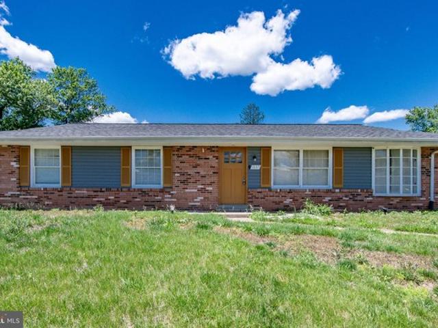 1607 N Brunswick St, Sterling, VA 20164