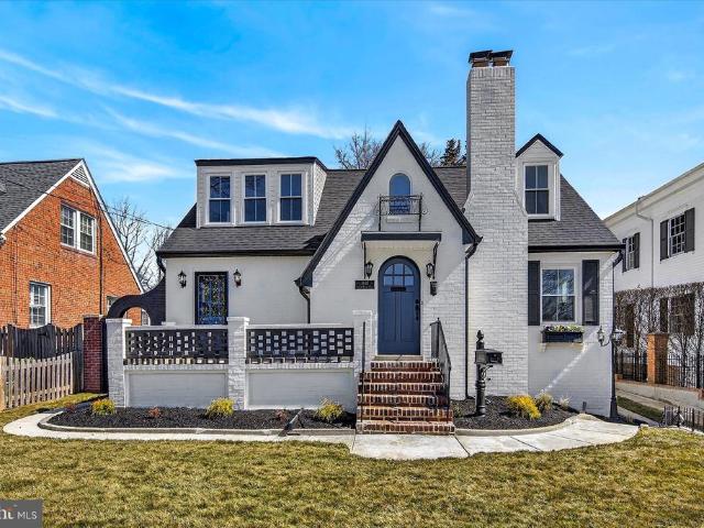 1607 N Glebe Road