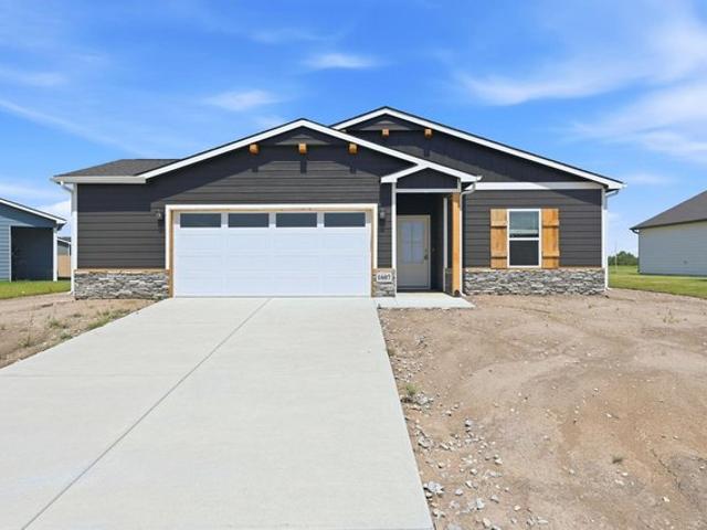 1607 N Emerald Dr, Mulvane, KS 67110