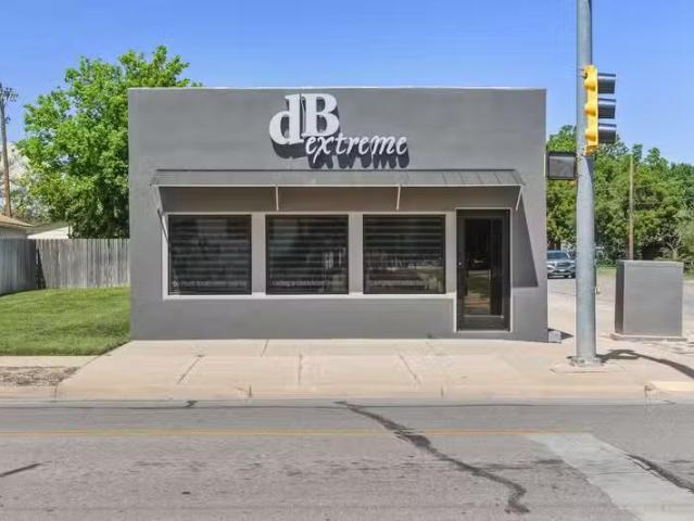 1607 N Monroe St, Hutchinson, KS 67501 649476390