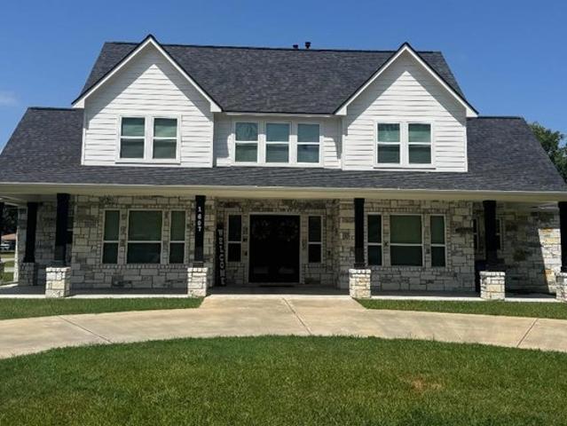 1607 Avenue E, Danbury, TX 77534