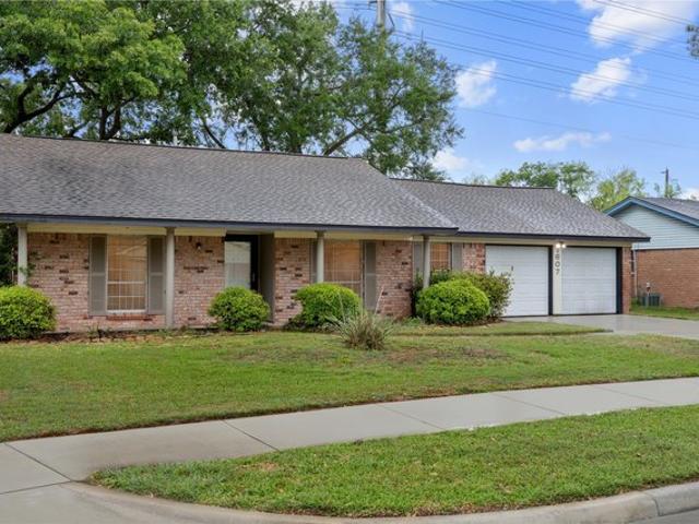 1607 Buescher Dr, Houston, TX 77043