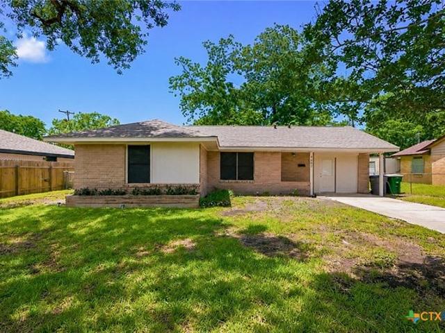 1607 Bexar Ave, Victoria, TX 77901