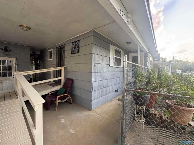 1607 College Street SE