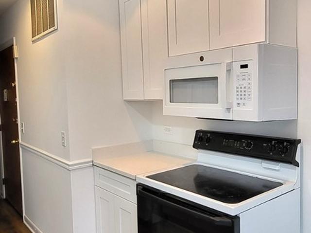 1607 E Maple Terrace # 2D