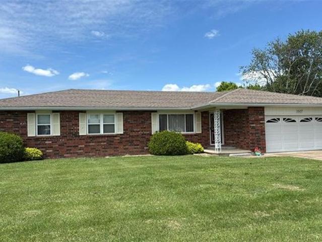 1607 Finn Dr, Lebanon, MO 65536