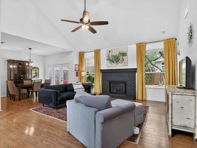 1607 Gracy Farms Ln