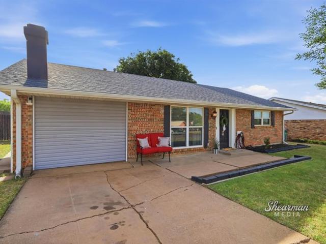 1607 Karen Ln, Iowa Park, TX 76367