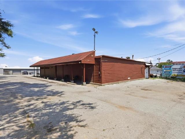 1607 Little Avenue