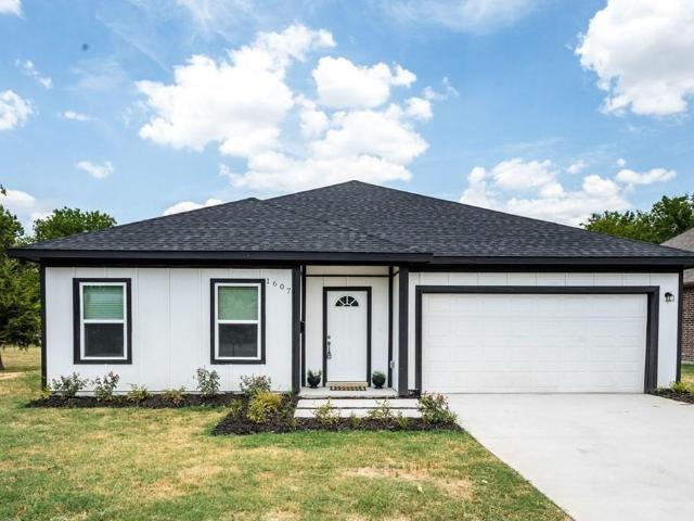 1607 Park St, Kaufman, TX 75142 | MLS #21215 | Compass