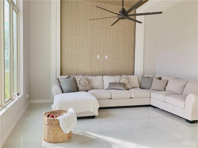 1607 Strawberry Hill