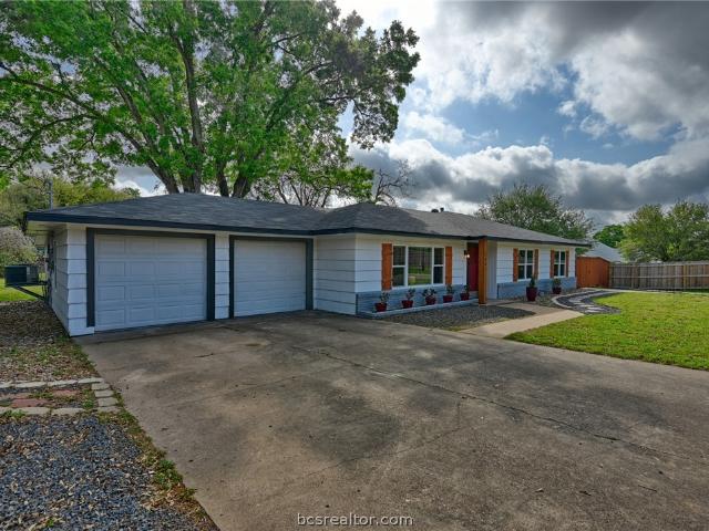 1607 S Chappell Hill St, Brenham, TX 77833 | MLS #26003