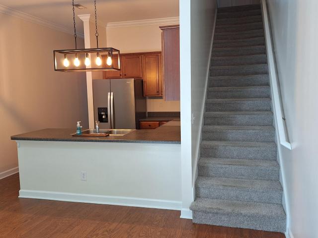 1607 Shoreline Place