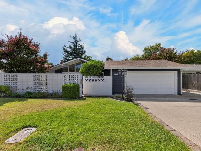 1607 Sierra Gardens Dr, Roseville, CA 95661
