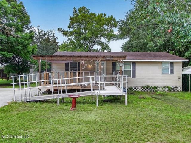 16080 Crestview Dr, Gulfport, MS 39503