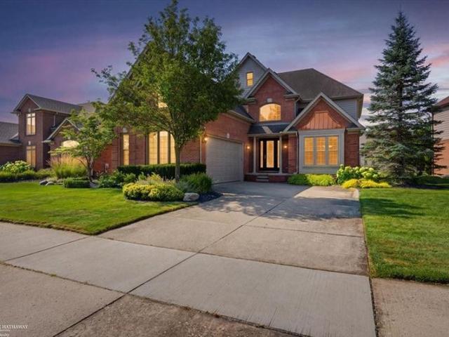 16080 Harvest Spring Ln, Macomb, MI 48042