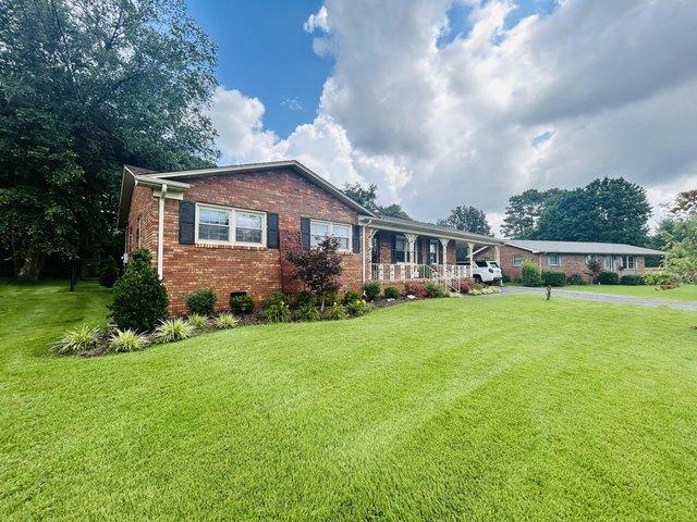 1608 Magnolia Dr, Murray, KY 42071