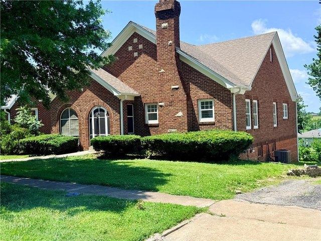 1608 N Walnut St, Higginsville, MO 64037