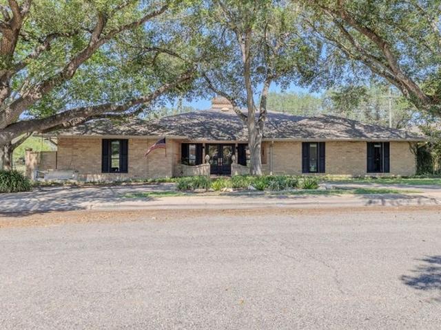 1608 Delwood Ln, Alice, TX 78332