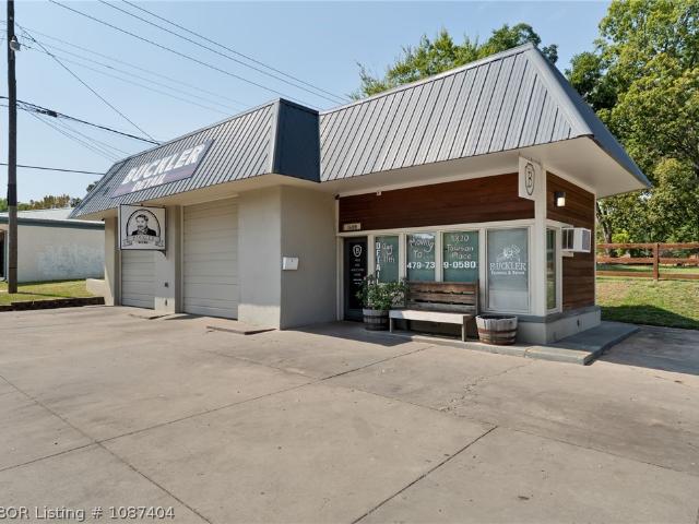 1608 Jenny Lind Road