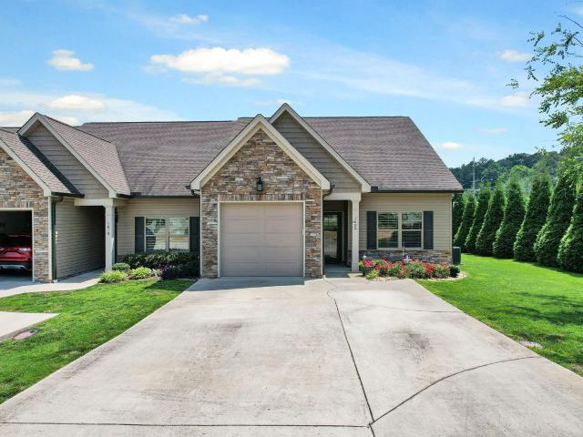 1608 Stonebriar Drive NE