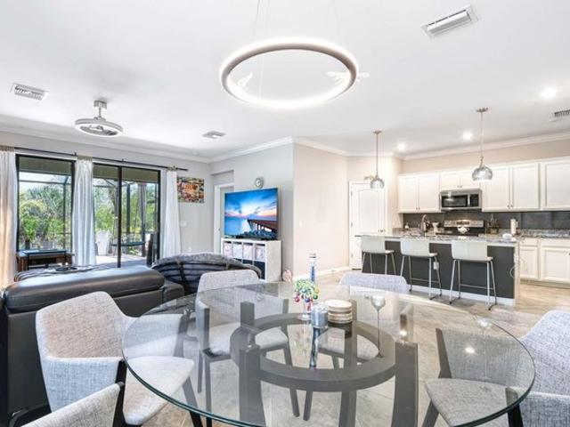 1608 Vizcaya Ln, Naples, FL 34113