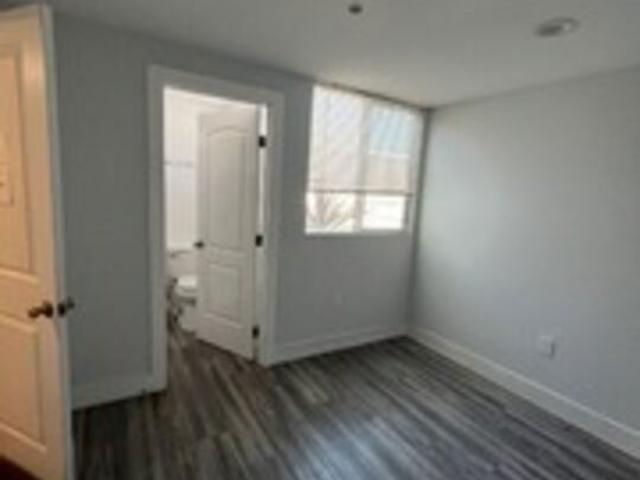 1608 W 36th Place