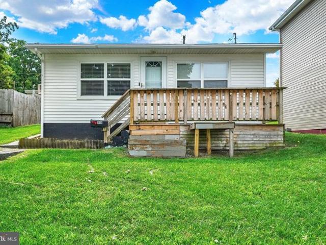 1608 W Poplar Ter, York, PA 17404